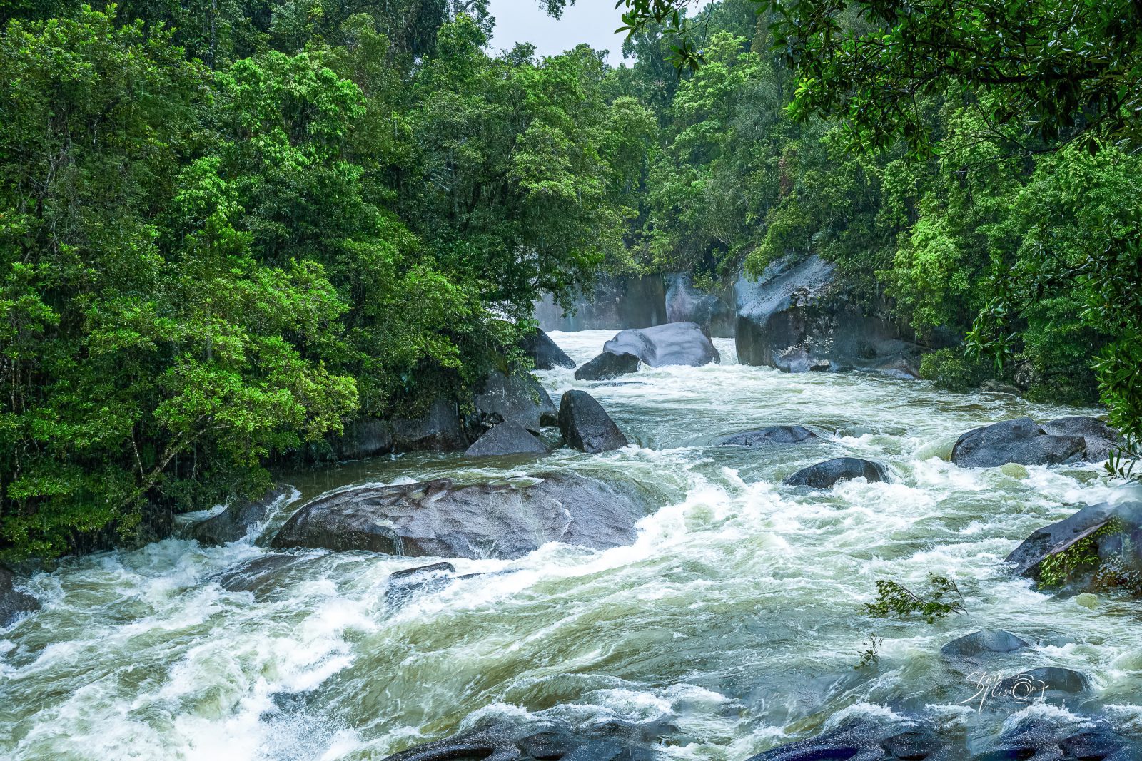 Fast-flowing River rushing over granite boulders - Stark Vison